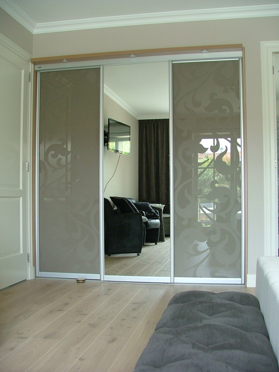 Inloopkast achter de spiegel - OPEN Maatwerk